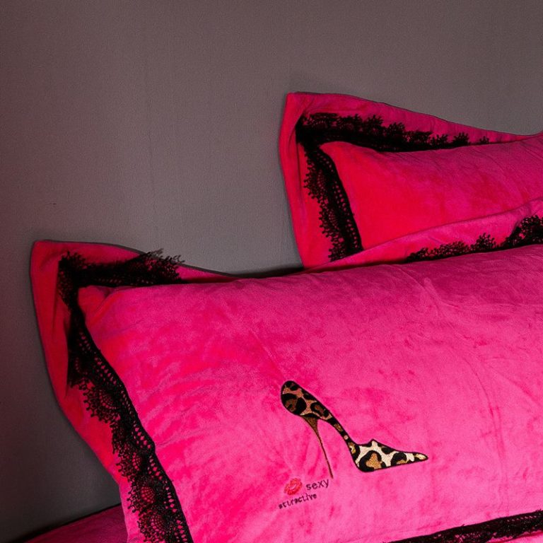 Victoria's Secret Velvet Warm Lace Embroidery Bedding Set XLQY
